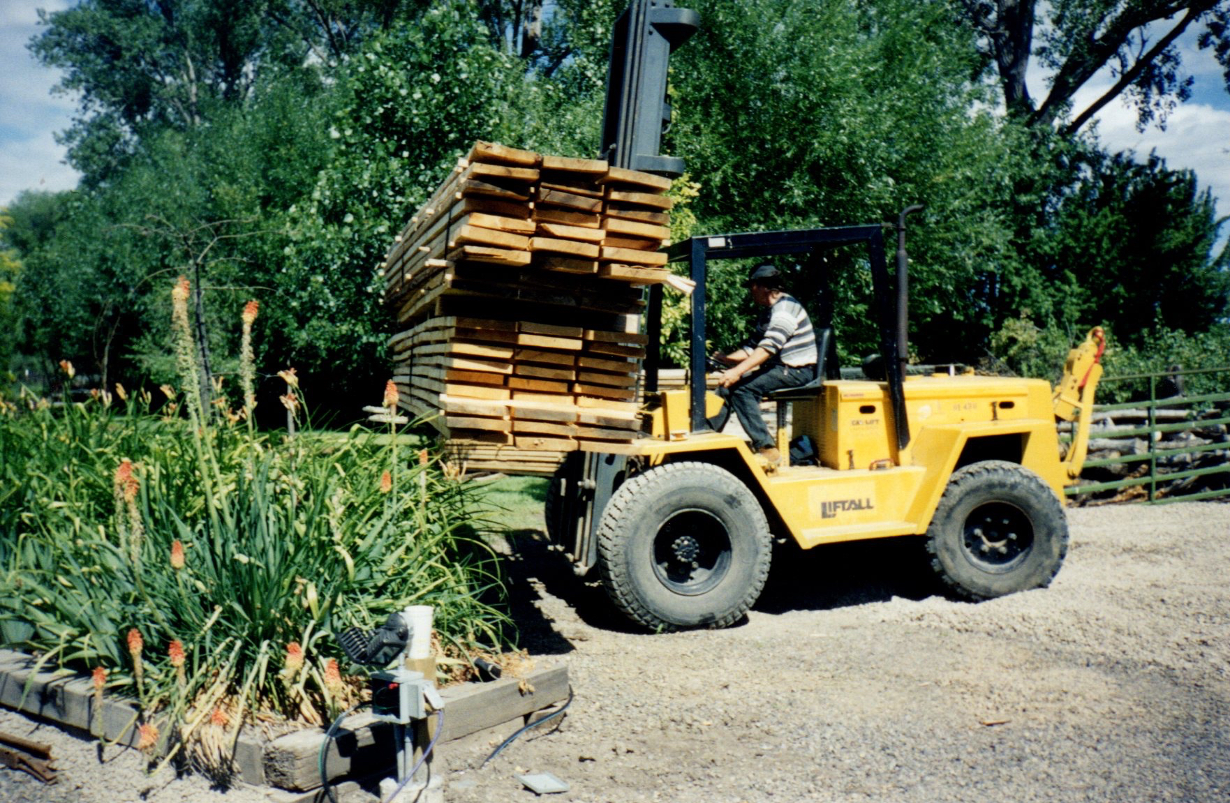 2000 Track Construction – Baker's 10 Acre Railway Gardens