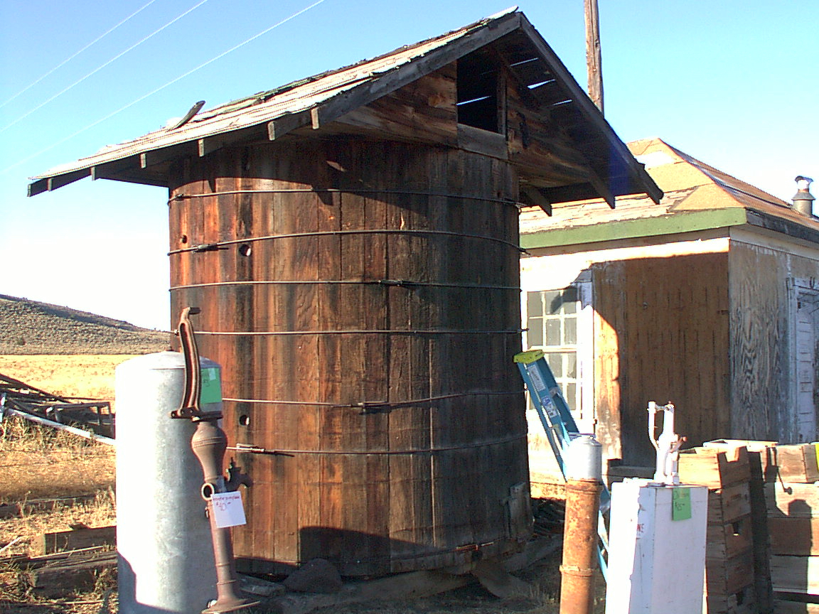 NCO Water Tower – Baker's 10 Acre Railway Gardens