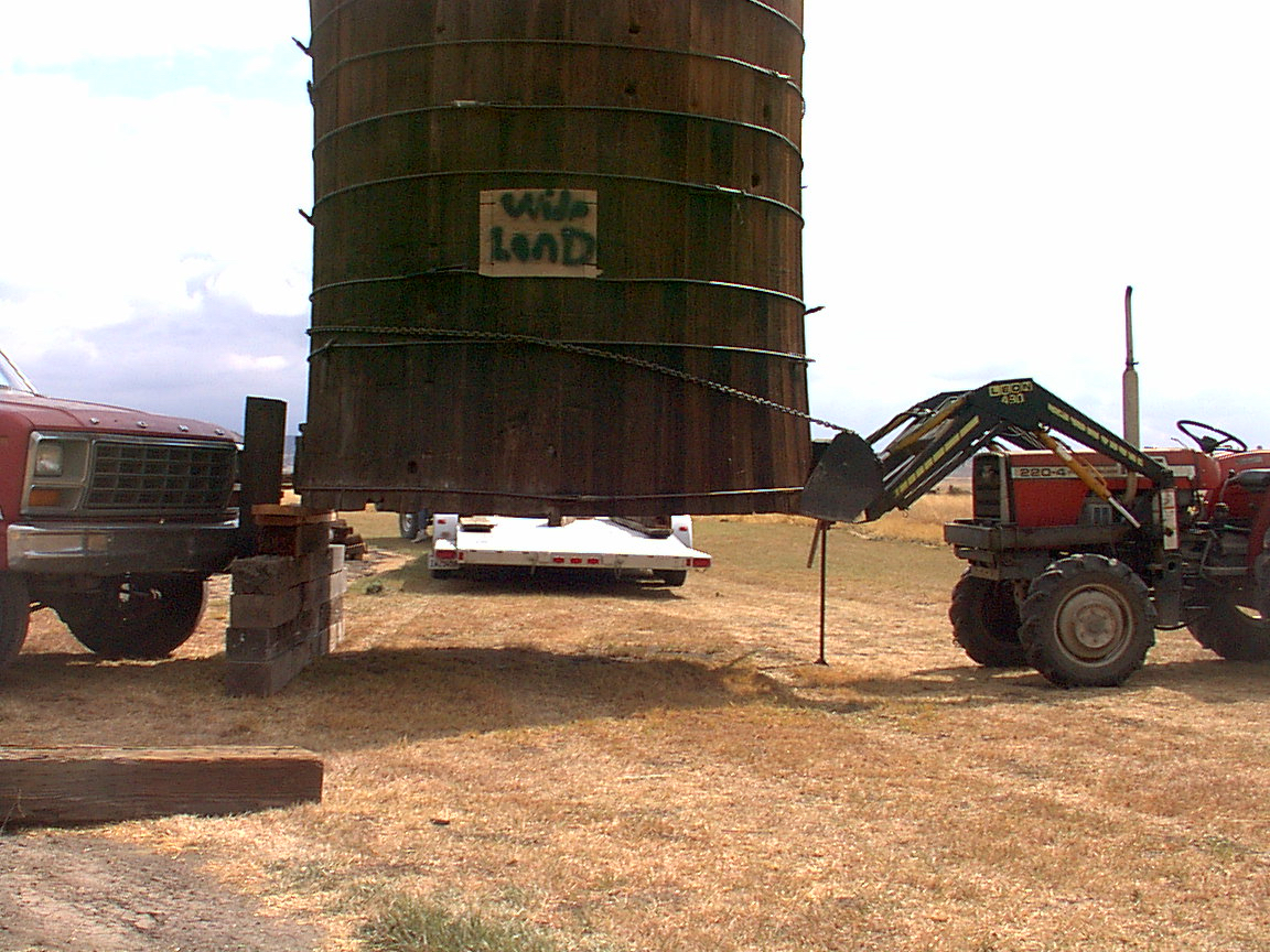 NCO Water Tower – Baker's 10 Acre Railway Gardens